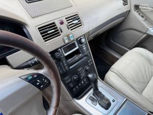 Melns Volvo XC90 2004 Kauņa, ar dzinēja tilpumu 2.40 L un nobraukumu 329 tūkst. km par 2300 €, foto 29 vietnē AUTOMOTO.COM.LV