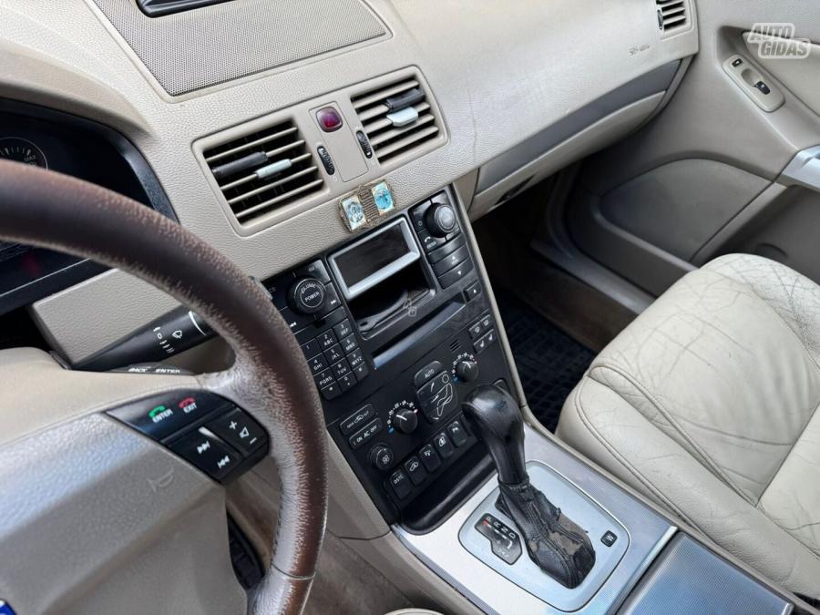 Melns Volvo XC90 2004 Kauņa, ar dzinēja tilpumu 2.40 L un nobraukumu 329 tūkst. km par 2300 €, foto 29 vietnē AUTOMOTO.COM.LV