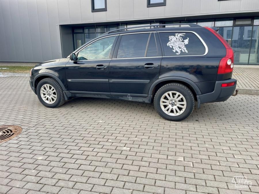 Melns Volvo XC90 2004 Viļņa, ar dzinēja tilpumu 2.40 L un nobraukumu 433 tūkst. km par 2900 €, foto 6 vietnē AUTOMOTO.COM.LV