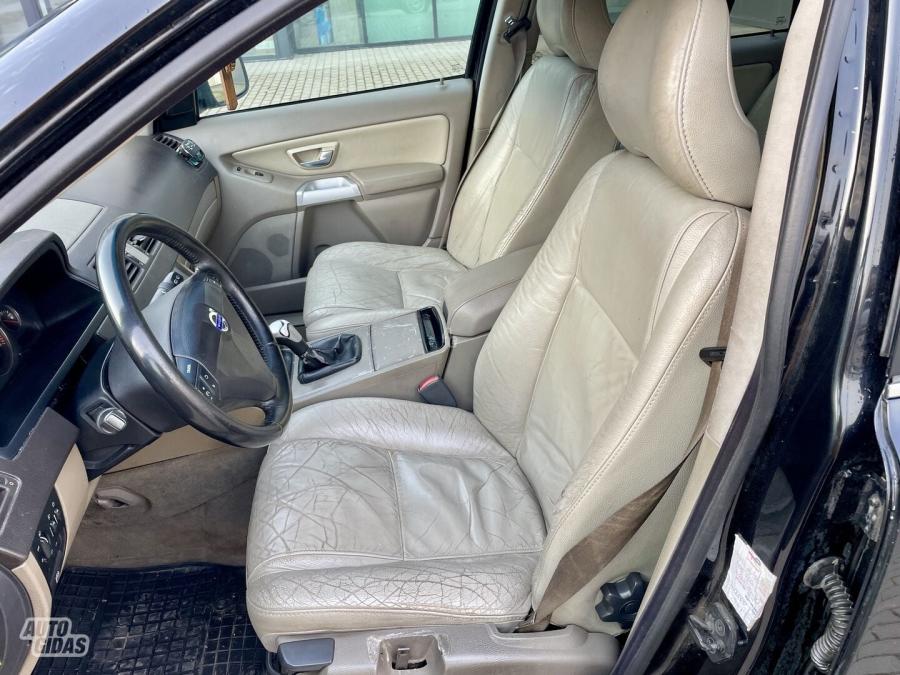 Melns Volvo XC90 2004 Viļņa, ar dzinēja tilpumu 2.40 L un nobraukumu 433 tūkst. km par 2900 €, foto 13 vietnē AUTOMOTO.COM.LV