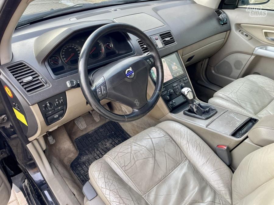 Melns Volvo XC90 2004 Viļņa, ar dzinēja tilpumu 2.40 L un nobraukumu 433 tūkst. km par 2900 €, foto 14 vietnē AUTOMOTO.COM.LV