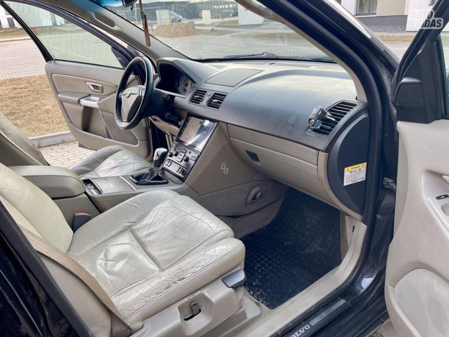 Melns Volvo XC90 2004 Viļņa, ar dzinēja tilpumu 2.40 L un nobraukumu 433 tūkst. km par 2900 €, foto 15 vietnē AUTOMOTO.COM.LV