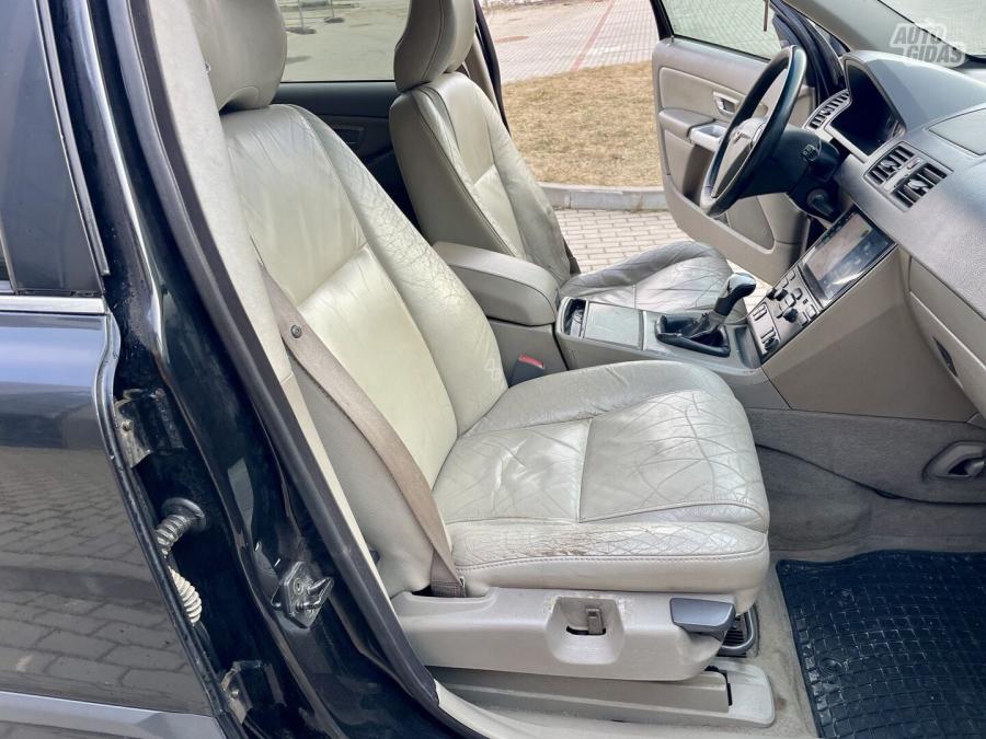 Melns Volvo XC90 2004 Viļņa, ar dzinēja tilpumu 2.40 L un nobraukumu 433 tūkst. km par 2900 €, foto 16 vietnē AUTOMOTO.COM.LV