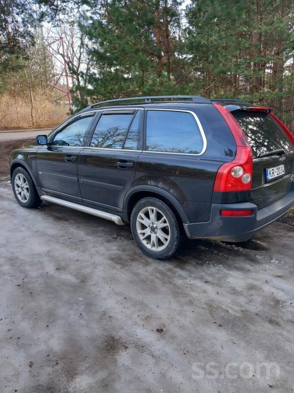 Melns Volvo XC90 2004 Liepāja, ar dzinēja tilpumu 2.40 L un nobraukumu 302 tūkst. km par 3000 €, foto 2 vietnē AUTOMOTO.COM.LV