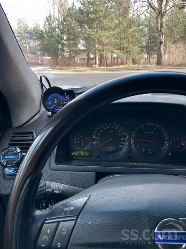 Melns Volvo XC90 2004 Liepāja, ar dzinēja tilpumu 2.40 L un nobraukumu 302 tūkst. km par 3000 €, foto 4 vietnē AUTOMOTO.COM.LV