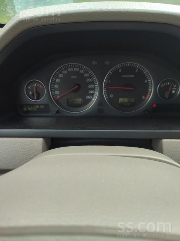 Melns Volvo XC90 2004 Alūksne, ar dzinēja tilpumu 2.40 L un nobraukumu 325 tūkst. km par 3000 €, foto 4 vietnē AUTOMOTO.COM.LV