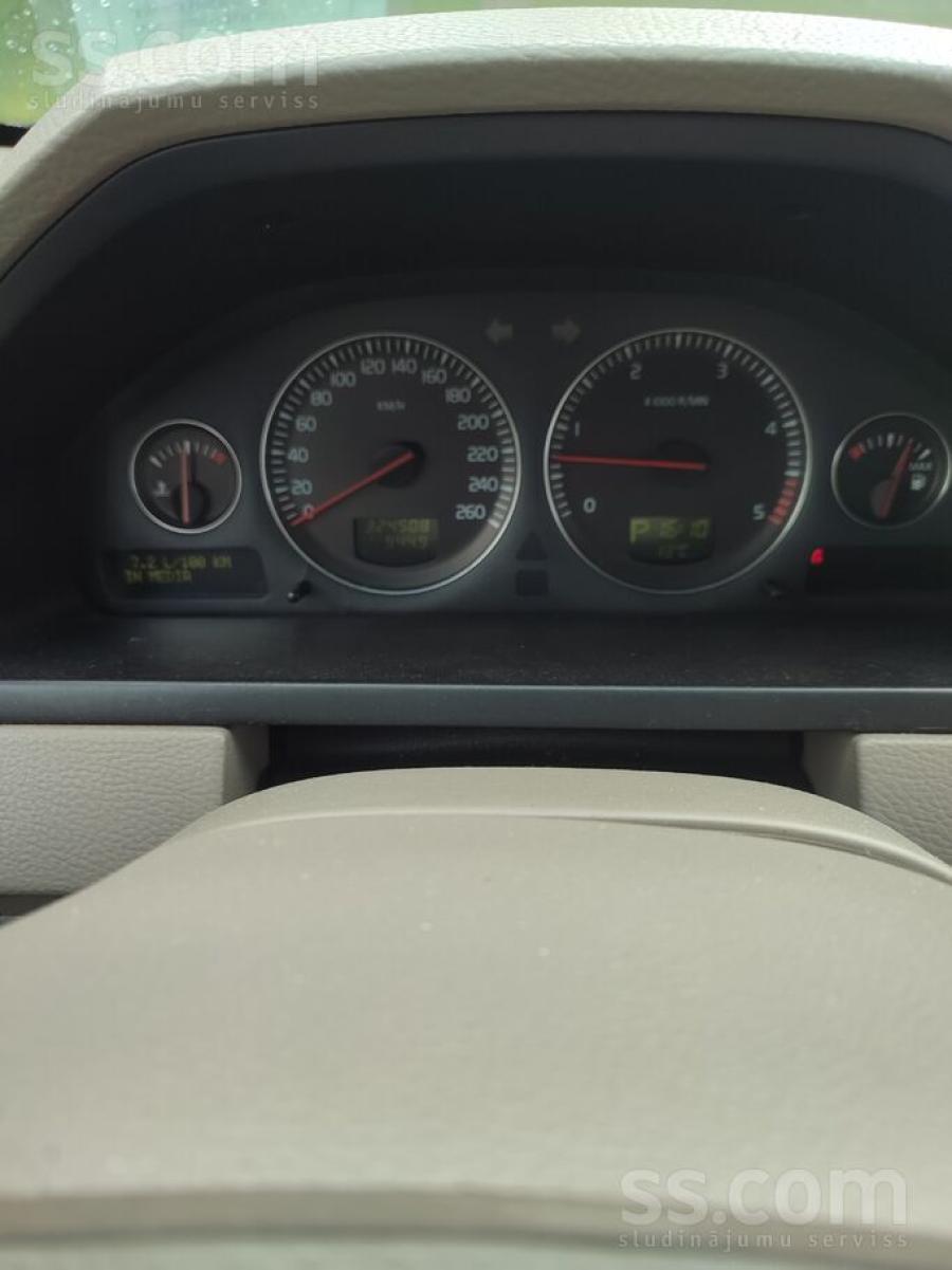 Melns Volvo XC90 2004 Alūksne, ar dzinēja tilpumu 2.40 L un nobraukumu 325 tūkst. km par 3000 €, foto 5 vietnē AUTOMOTO.COM.LV