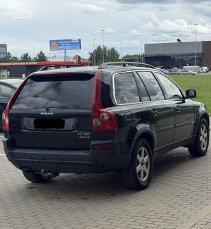 Black Volvo XC90 2004 in Kaunas, with an engine capacity of 2.40 L and mileage of 305 thousand km for 3400 €, photo 5 on AUTOMOTO.COM.LV