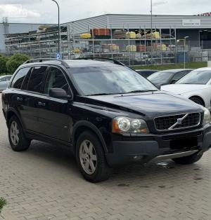 Black Volvo XC90 2004 in Kaunas, with an engine capacity of 2.40 L and mileage of 305 thousand km for 3400 €, photo 6 on AUTOMOTO.COM.LV
