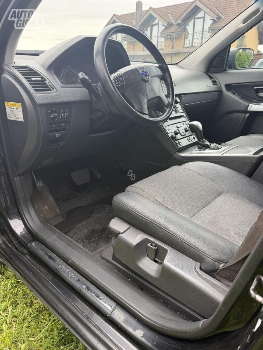 Black Volvo XC90 2004 in Kaunas, with an engine capacity of 2.40 L and mileage of 305 thousand km for 3400 €, photo 10 on AUTOMOTO.COM.LV