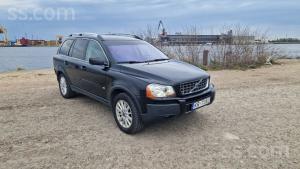 Melns Volvo XC90 2004 Rīga, ar dzinēja tilpumu 2.40 L un nobraukumu 561 tūkst. km par 3800 €, foto  vietnē AUTOMOTO.COM.LV