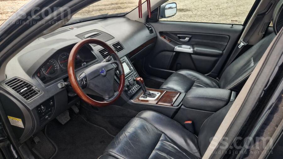 Melns Volvo XC90 2004 Rīga, ar dzinēja tilpumu 2.40 L un nobraukumu 561 tūkst. km par 3800 €, foto 7 vietnē AUTOMOTO.COM.LV