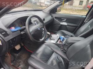 Black Volvo XC90 2004 in Riga, with an engine capacity of 2.40 L and mileage of 385 thousand km for 3350 €, photo 8 on AUTOMOTO.COM.LV
