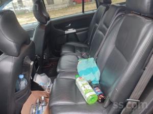 Black Volvo XC90 2004 in Riga, with an engine capacity of 2.40 L and mileage of 385 thousand km for 3350 €, photo 9 on AUTOMOTO.COM.LV