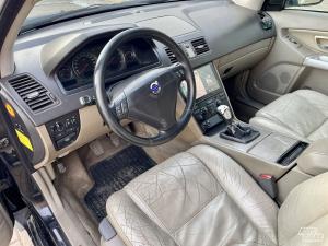 Black Volvo XC90 2004 in Vilnius, with an engine capacity of 2.40 L and mileage of 433 thousand km for 2800 €, photo 14 on AUTOMOTO.COM.LV