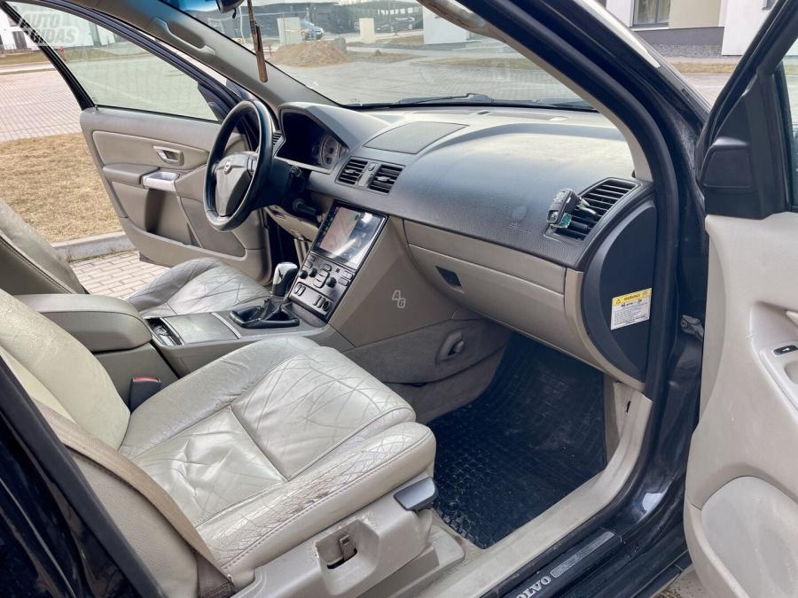 Black Volvo XC90 2004 in Vilnius, with an engine capacity of 2.40 L and mileage of 433 thousand km for 2800 €, photo 15 on AUTOMOTO.COM.LV