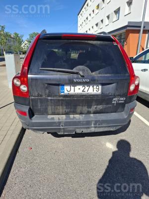Black Volvo XC90 2004 in Valmiera, with an engine capacity of 2.50 L and mileage of 400 thousand km for 1100 €, photo 3 on AUTOMOTO.COM.LV