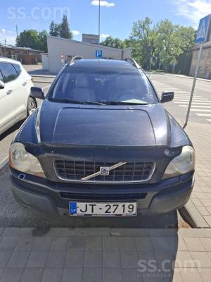 Black Volvo XC90 2004 in Valmiera, with an engine capacity of 2.50 L and mileage of 400 thousand km for 1100 €, photo 5 on AUTOMOTO.COM.LV