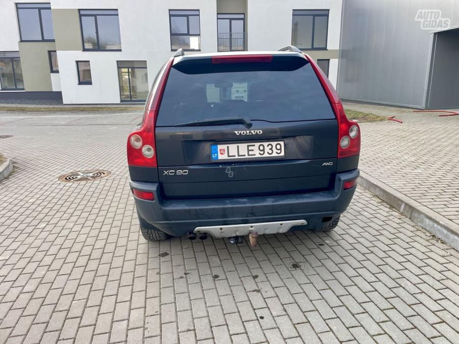 Black Volvo XC90 2004 in Vilnius, with an engine capacity of 2.40 L and mileage of 433 thousand km for 2900 €, photo 11 on AUTOMOTO.COM.LV