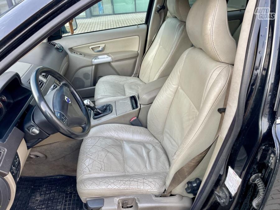 Black Volvo XC90 2004 in Vilnius, with an engine capacity of 2.40 L and mileage of 433 thousand km for 2900 €, photo 13 on AUTOMOTO.COM.LV