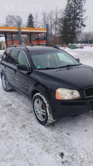 Melns Volvo XC90 2004 Jelgava, ar dzinēja tilpumu 2.40 L un nobraukumu 360 tūkst. km par 3000 €, foto  vietnē AUTOMOTO.COM.LV