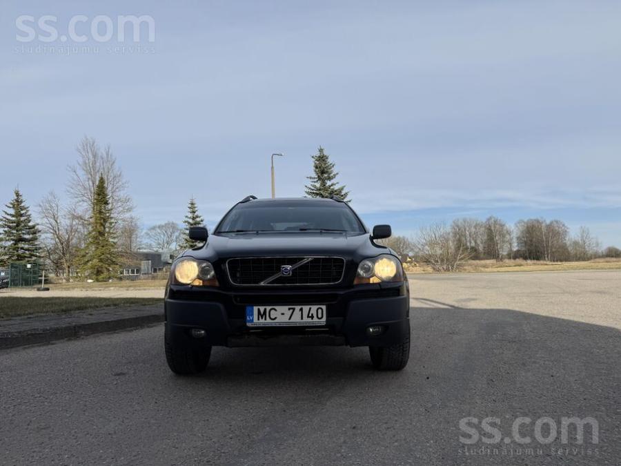 Black Volvo XC90 2004 in Cesis, with an engine capacity of 2.40 L and mileage of 0 thousand km for 3400 €, photo 3 on AUTOMOTO.COM.LV