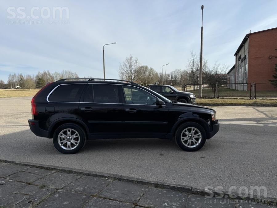 Black Volvo XC90 2004 in Cesis, with an engine capacity of 2.40 L and mileage of 0 thousand km for 3400 €, photo 4 on AUTOMOTO.COM.LV