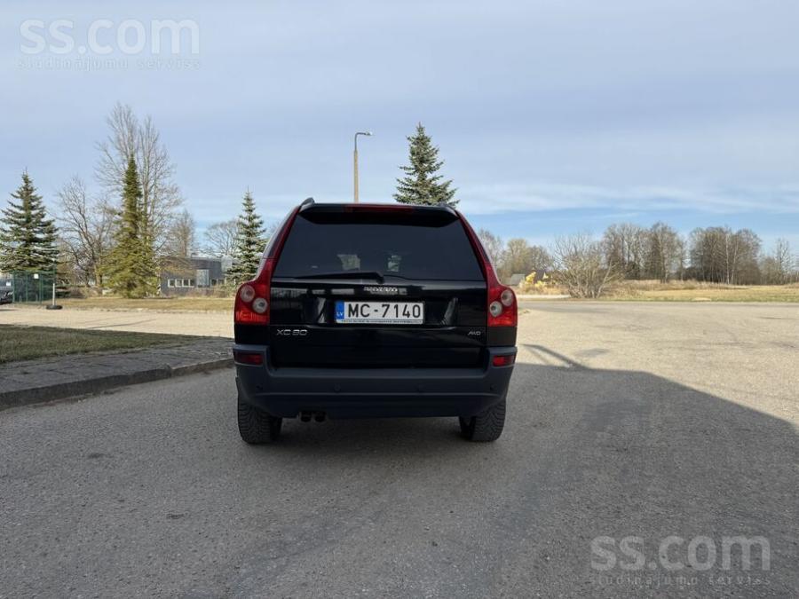 Black Volvo XC90 2004 in Cesis, with an engine capacity of 2.40 L and mileage of 0 thousand km for 3400 €, photo 9 on AUTOMOTO.COM.LV