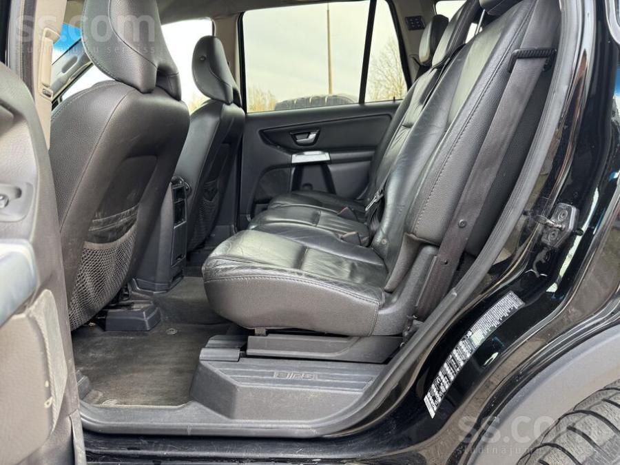Black Volvo XC90 2004 in Cesis, with an engine capacity of 2.40 L and mileage of 0 thousand km for 3400 €, photo 13 on AUTOMOTO.COM.LV