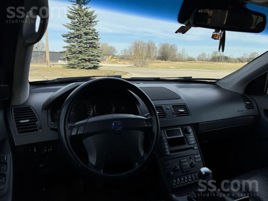 Black Volvo XC90 2004 in Cesis, with an engine capacity of 2.40 L and mileage of 0 thousand km for 3400 €, photo 14 on AUTOMOTO.COM.LV