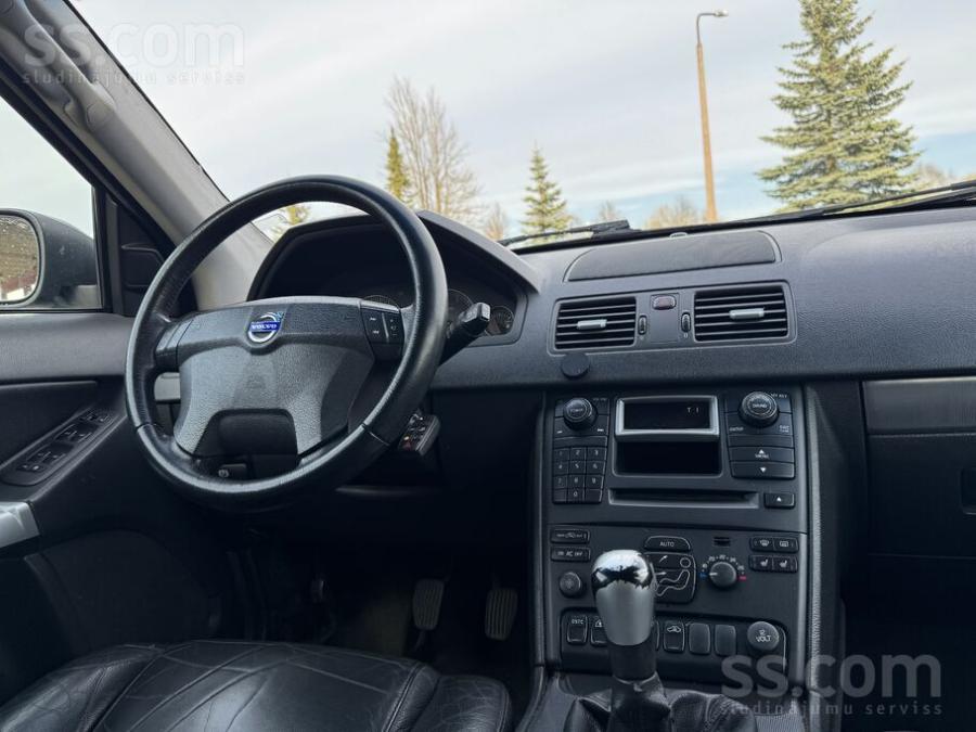 Black Volvo XC90 2004 in Cesis, with an engine capacity of 2.40 L and mileage of 0 thousand km for 3400 €, photo 17 on AUTOMOTO.COM.LV