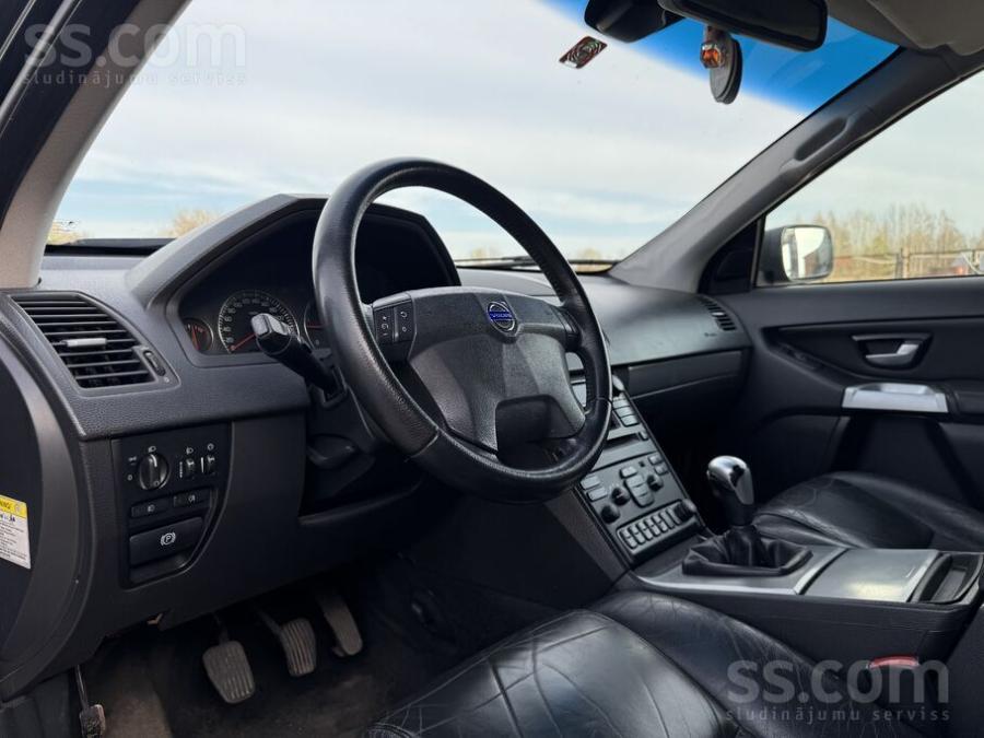 Black Volvo XC90 2004 in Cesis, with an engine capacity of 2.40 L and mileage of 0 thousand km for 3400 €, photo 20 on AUTOMOTO.COM.LV