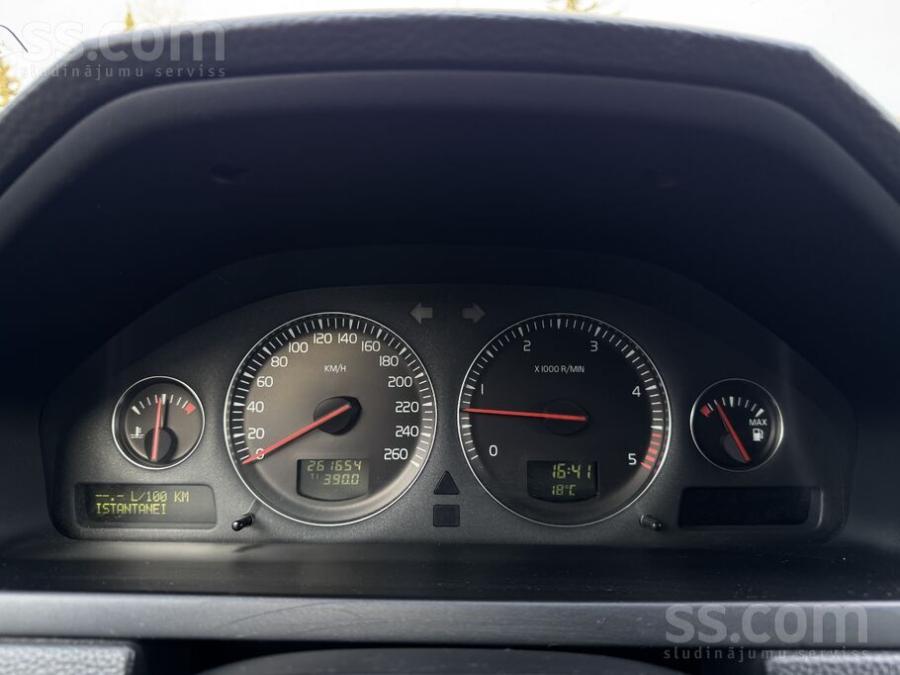 Black Volvo XC90 2004 in Cesis, with an engine capacity of 2.40 L and mileage of 0 thousand km for 3400 €, photo 21 on AUTOMOTO.COM.LV