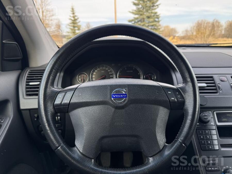 Black Volvo XC90 2004 in Cesis, with an engine capacity of 2.40 L and mileage of 0 thousand km for 3400 €, photo 22 on AUTOMOTO.COM.LV