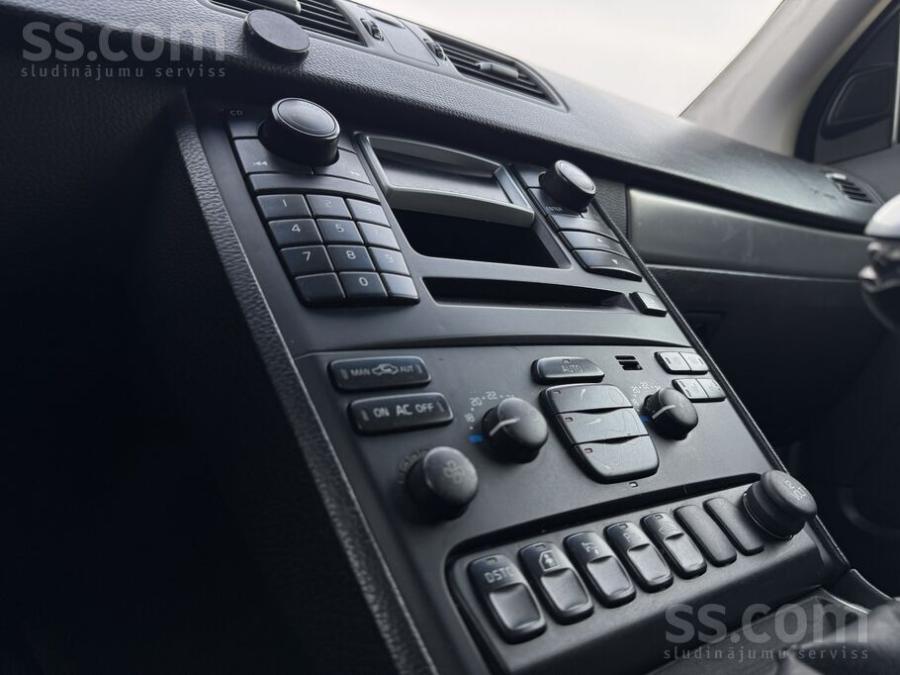 Black Volvo XC90 2004 in Cesis, with an engine capacity of 2.40 L and mileage of 0 thousand km for 3400 €, photo 24 on AUTOMOTO.COM.LV