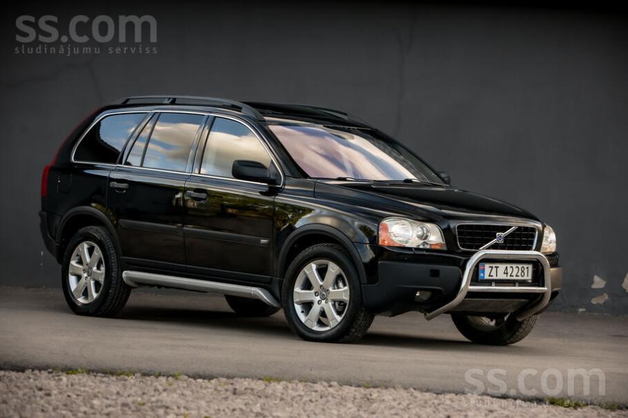 Black Volvo XC90 2004 in Jelgava, with an engine capacity of 2.40 L and mileage of 266 thousand km for 4800 €, photo 1 on AUTOMOTO.COM.LV