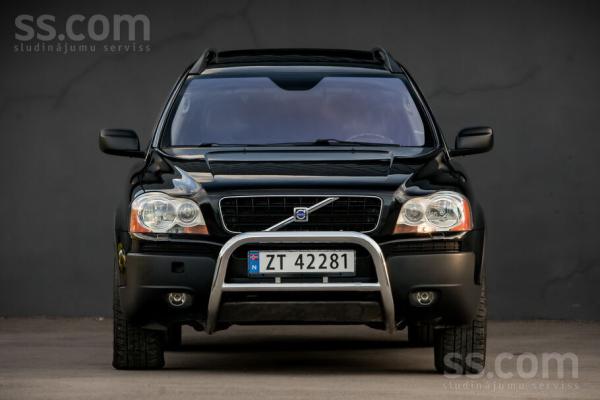 Melns Volvo XC90 2004 Jelgava, ar dzinēja tilpumu 2.40 L un nobraukumu 266 tūkst. km par 4800 €, foto 3 vietnē AUTOMOTO.COM.LV