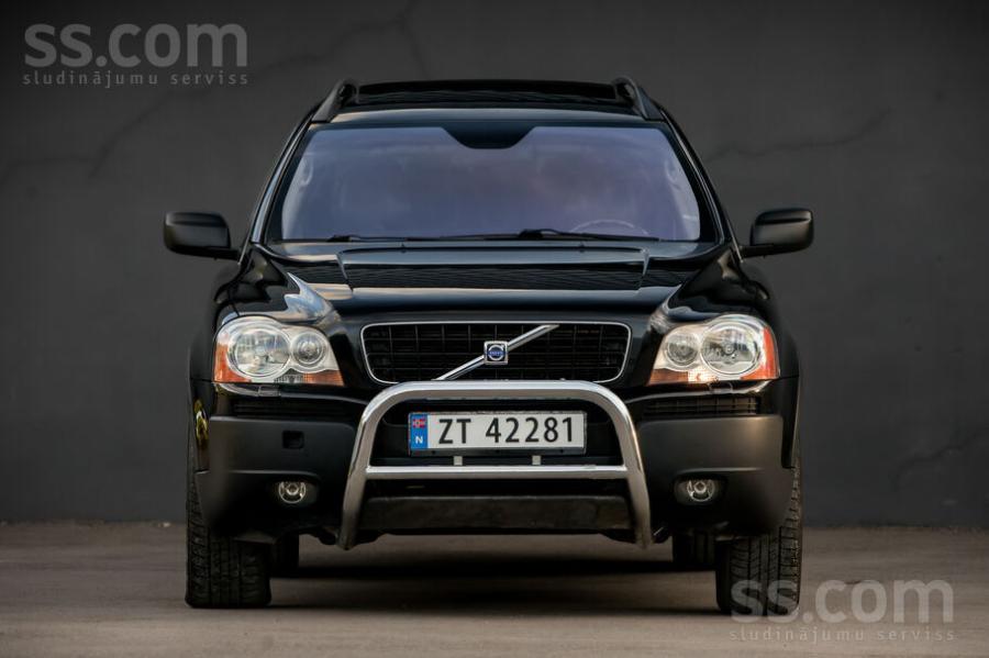 Black Volvo XC90 2004 in Jelgava, with an engine capacity of 2.40 L and mileage of 266 thousand km for 4800 €, photo 4 on AUTOMOTO.COM.LV