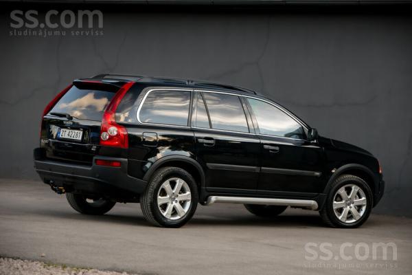 Melns Volvo XC90 2004 Jelgava, ar dzinēja tilpumu 2.40 L un nobraukumu 266 tūkst. km par 4800 €, foto 5 vietnē AUTOMOTO.COM.LV