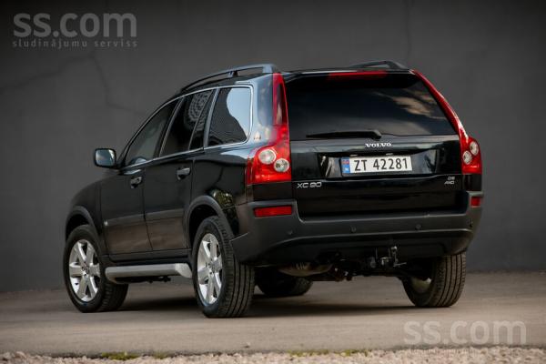 Melns Volvo XC90 2004 Jelgava, ar dzinēja tilpumu 2.40 L un nobraukumu 266 tūkst. km par 4800 €, foto 6 vietnē AUTOMOTO.COM.LV