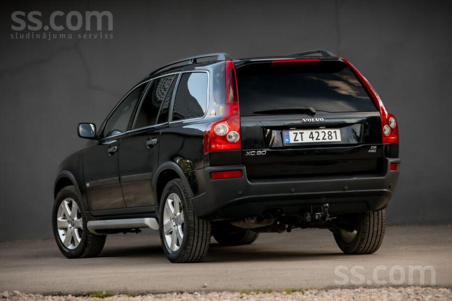 Black Volvo XC90 2004 in Jelgava, with an engine capacity of 2.40 L and mileage of 266 thousand km for 4800 €, photo 7 on AUTOMOTO.COM.LV