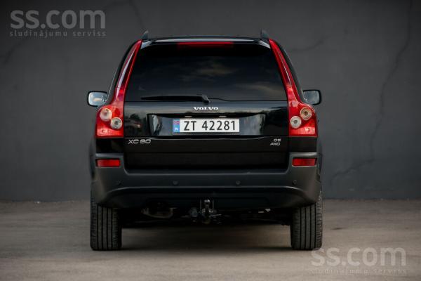 Melns Volvo XC90 2004 Jelgava, ar dzinēja tilpumu 2.40 L un nobraukumu 266 tūkst. km par 4800 €, foto 7 vietnē AUTOMOTO.COM.LV