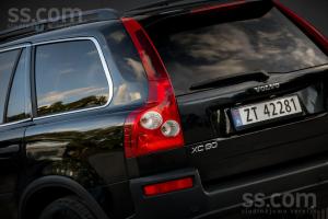 Black Volvo XC90 2004 in Jelgava, with an engine capacity of 2.40 L and mileage of 266 thousand km for 4800 €, photo 9 on AUTOMOTO.COM.LV