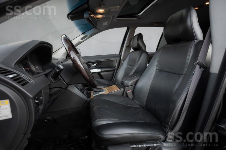Black Volvo XC90 2004 in Jelgava, with an engine capacity of 2.40 L and mileage of 266 thousand km for 4800 €, photo 12 on AUTOMOTO.COM.LV