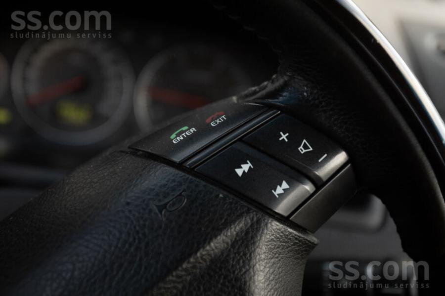 Black Volvo XC90 2004 in Jelgava, with an engine capacity of 2.40 L and mileage of 266 thousand km for 4800 €, photo 14 on AUTOMOTO.COM.LV