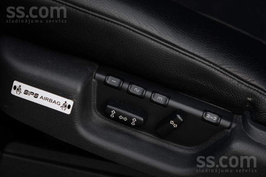 Black Volvo XC90 2004 in Jelgava, with an engine capacity of 2.40 L and mileage of 266 thousand km for 4800 €, photo 15 on AUTOMOTO.COM.LV