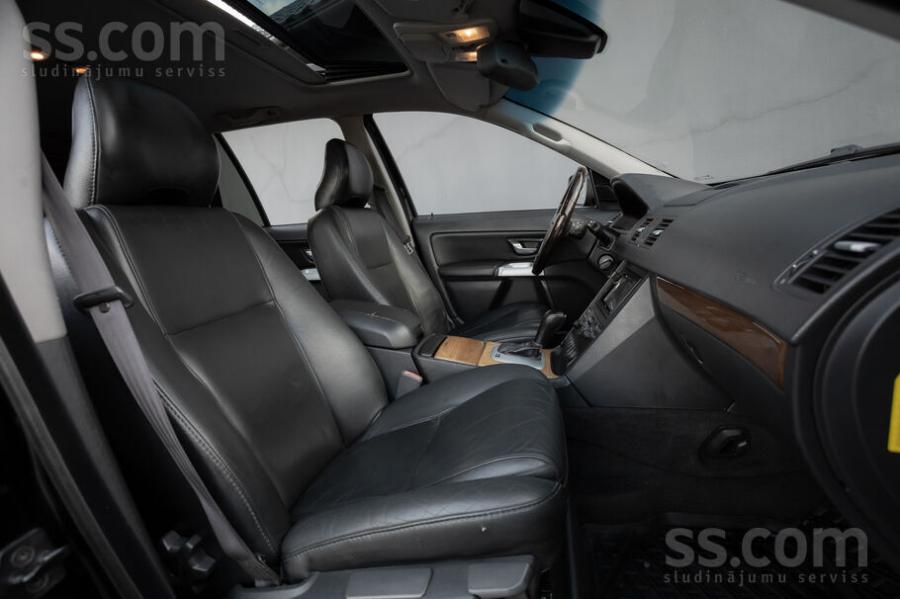 Black Volvo XC90 2004 in Jelgava, with an engine capacity of 2.40 L and mileage of 266 thousand km for 4800 €, photo 18 on AUTOMOTO.COM.LV