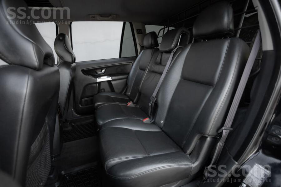 Black Volvo XC90 2004 in Jelgava, with an engine capacity of 2.40 L and mileage of 266 thousand km for 4800 €, photo 21 on AUTOMOTO.COM.LV