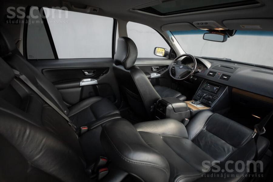 Black Volvo XC90 2004 in Jelgava, with an engine capacity of 2.40 L and mileage of 266 thousand km for 4800 €, photo 22 on AUTOMOTO.COM.LV