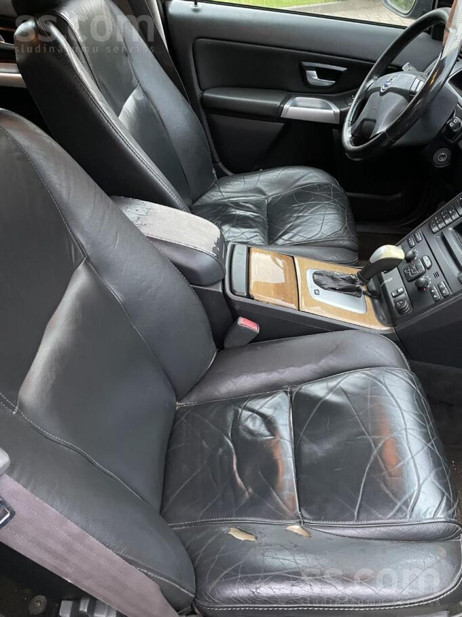 Melns Volvo XC90 2004 Gulbene, ar dzinēja tilpumu 2.40 L un nobraukumu 0 tūkst. km par 2500 €, foto 3 vietnē AUTOMOTO.COM.LV